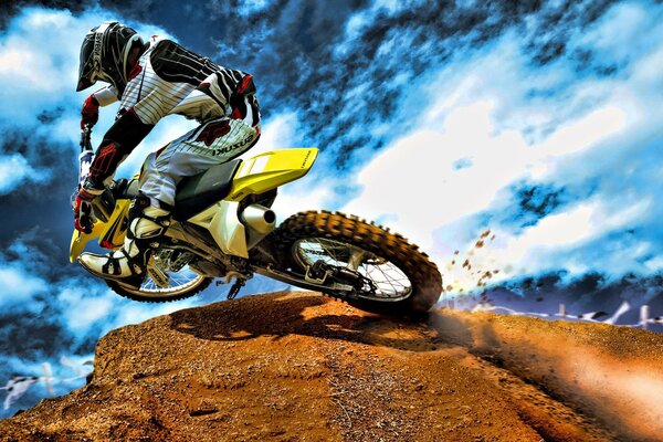 Turns on a motorcycle on sand dunes - desktop wallpapers